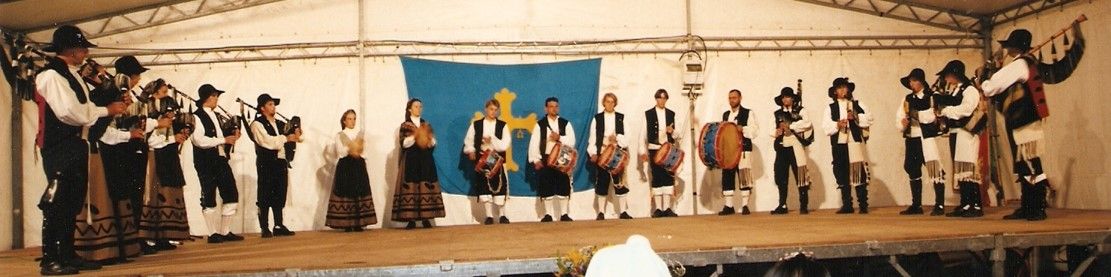 "El Piñote" de Argüelles, 45 años al son asturiano