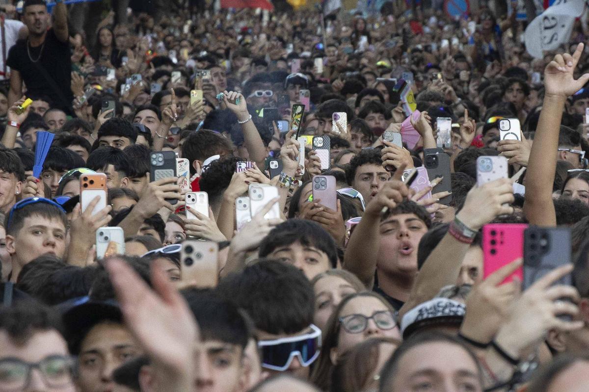 La fiesta estalla en Elda con el pasodoble "Idella"