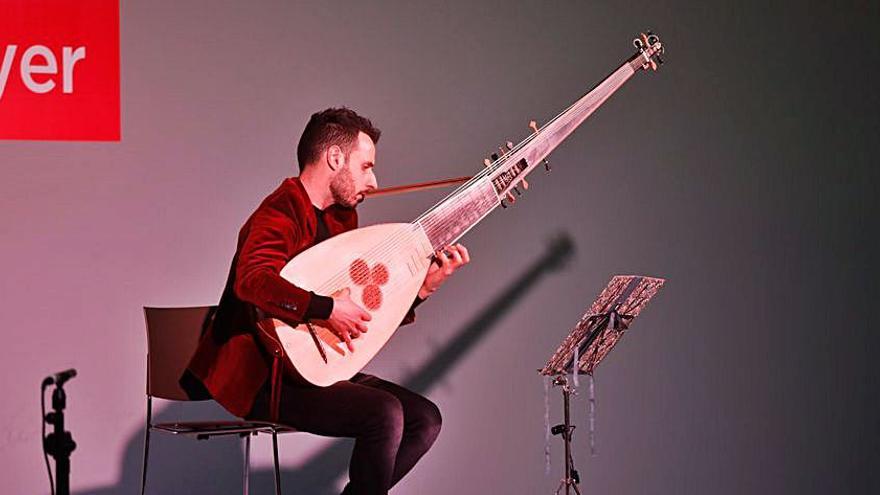 Daniel Zapico presenta en el Niemeyer su disco “Au monde” - La Nueva España