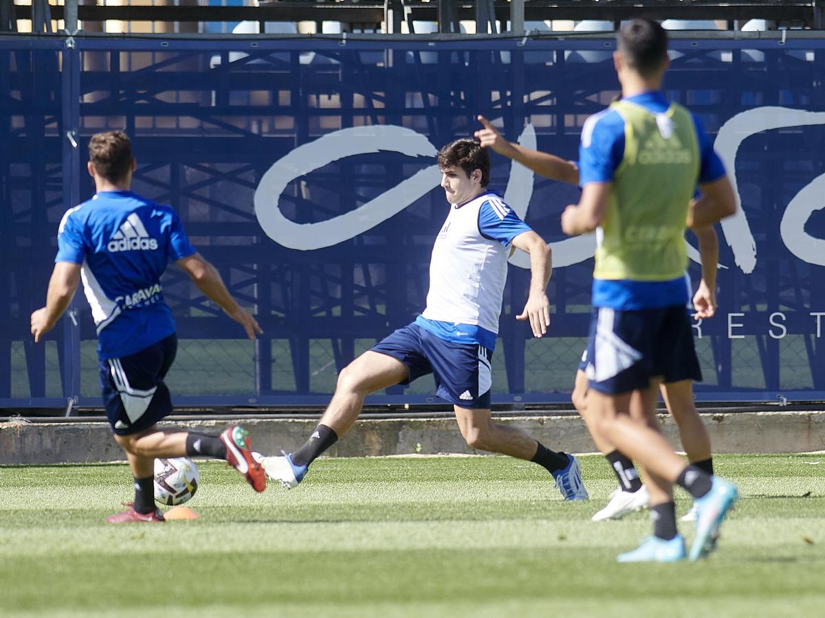 Iván Azón ya está con el grupo y apunta a volver ante el Mirandés