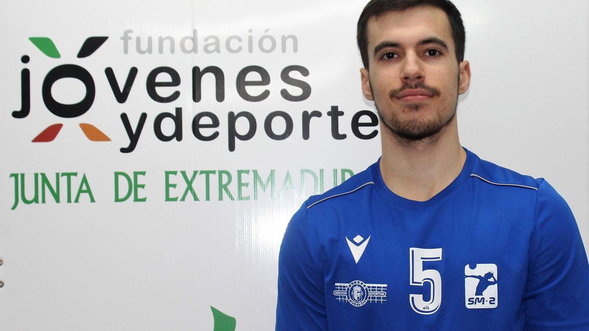 El Cáceres Patrimonio renueva a su capitán, Sergio Dómine