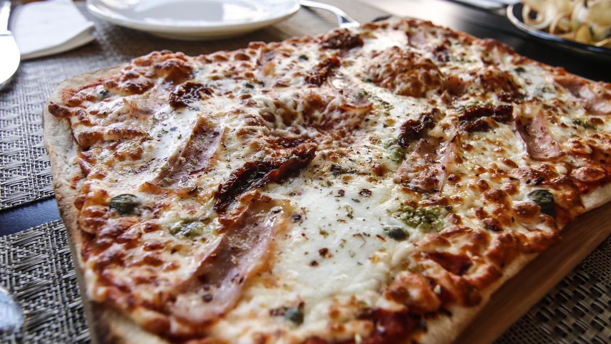 ¡La ‘superparrillada’ de carne y las pizzas rectangulares de AlcaraVán ...