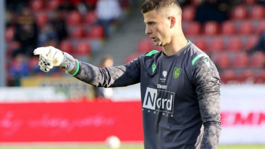 El portero polaco Patryk Krolczyk da por cerrada la portería del Caudal