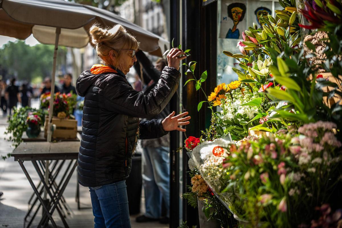 La florista más antigua de la Rambla de Barcelona sobrevivirá a la ...