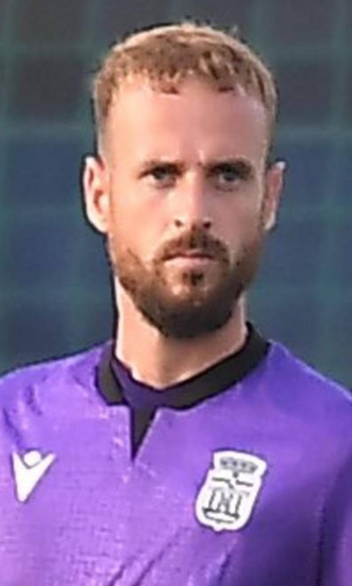 El meta Aarón Escandell juega con el Cartagena ante el Damac ...