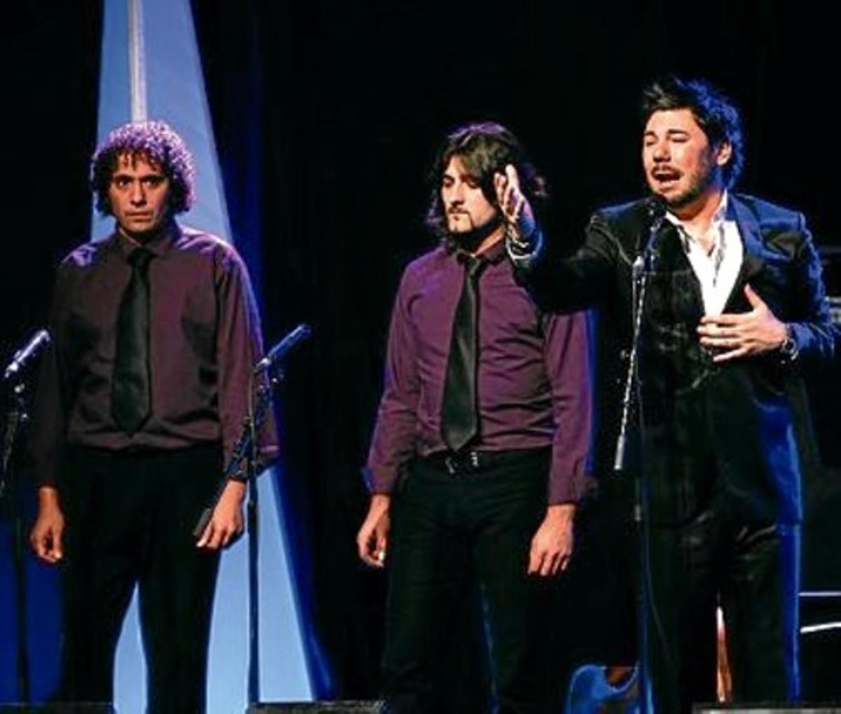 Miguel Poveda y Zenet emocionaron al auditorio en una ceremonia marcada ...