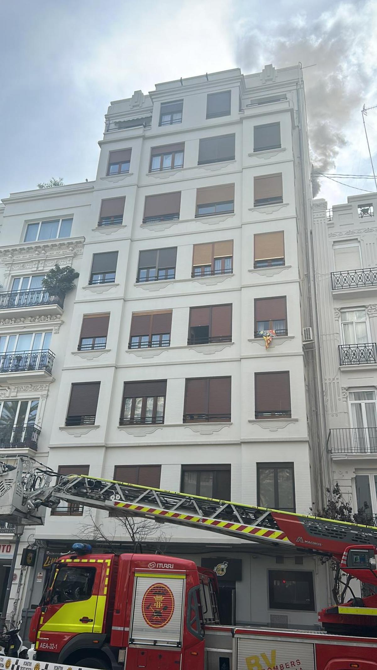Incendio en Valencia | Un impactante incendio calcina un céntrico ...