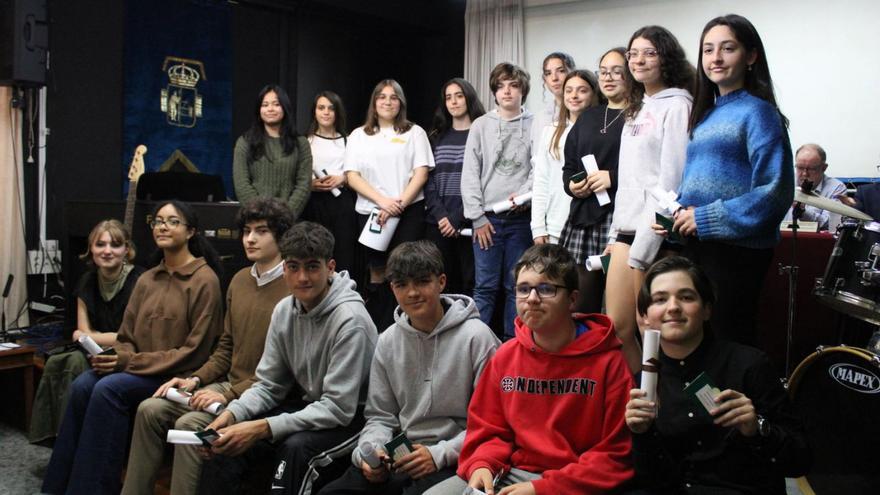 El IES Jovellanos "atrapa" el tiempo a través del arte