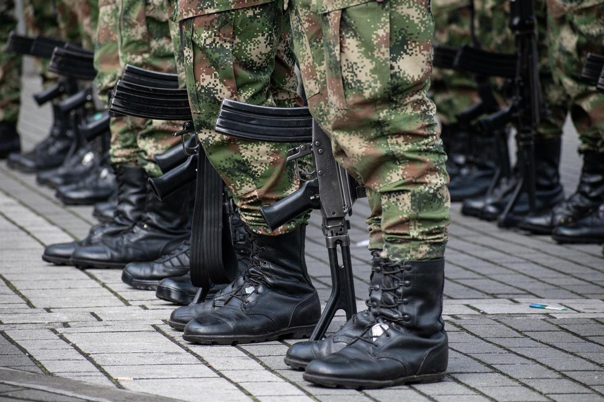 Enfrentamientos entre militares colombianos y un grupo armado dejan un ...