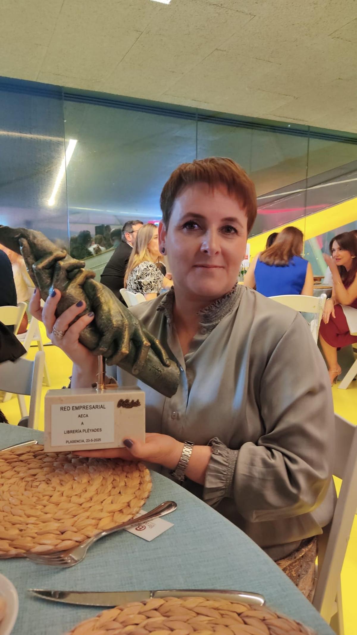 PREMIO LIBRERÍA PLÉYADES CÁCERES | Las hermanas Gil, de librería ...