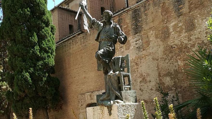 Valencia | La escultura al Palleter en Guillem de Castro, entre ...