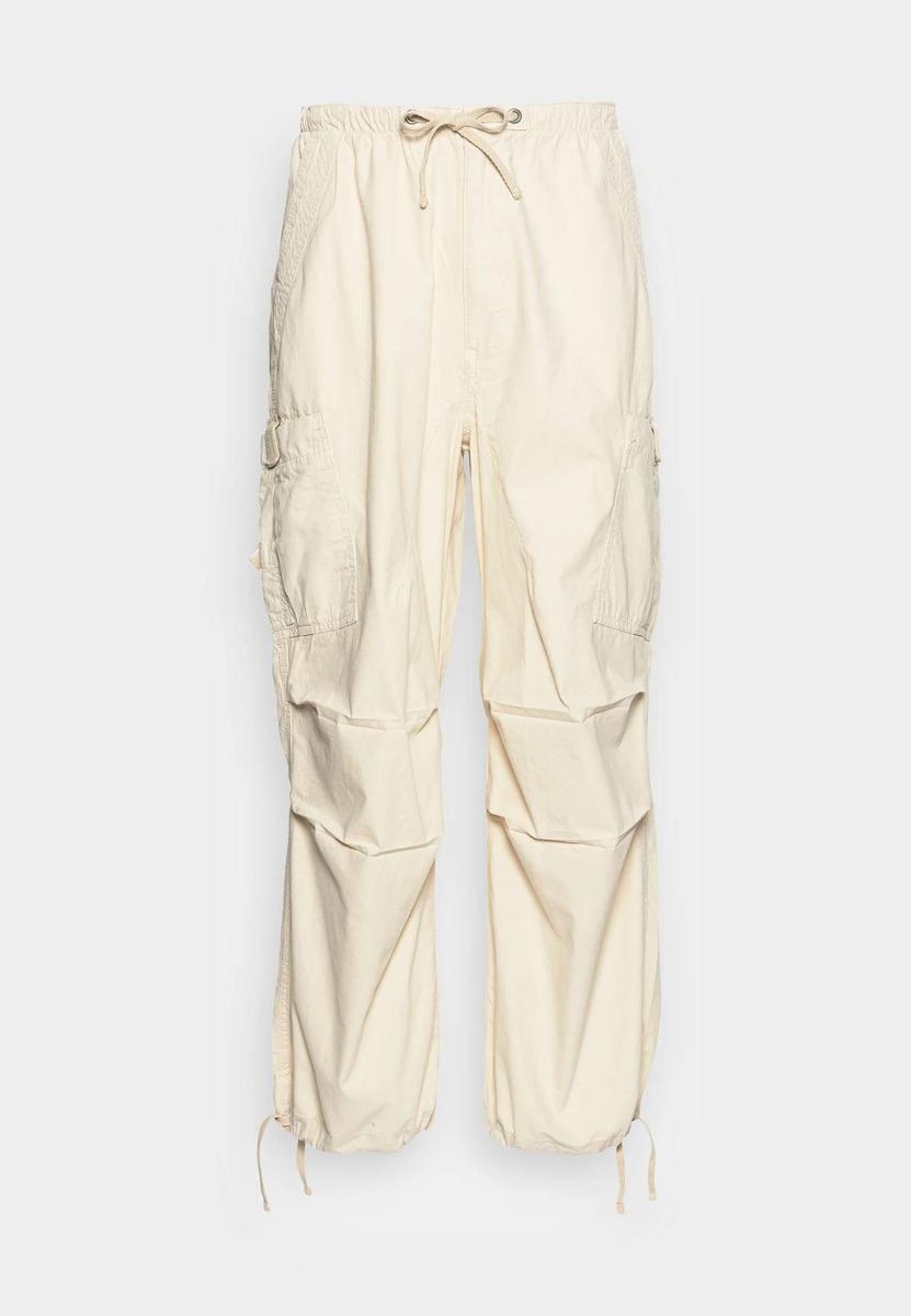 7 'parachute pants' para que te sumes a la tendencia del momento - Woman