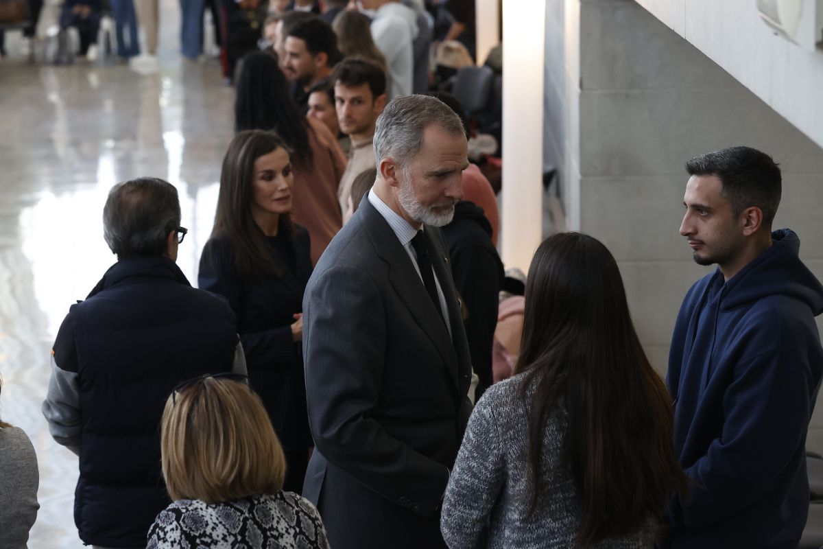 REYES INCENDIO VALENCIA | El rey Felipe y la reina Letizia visitan ...