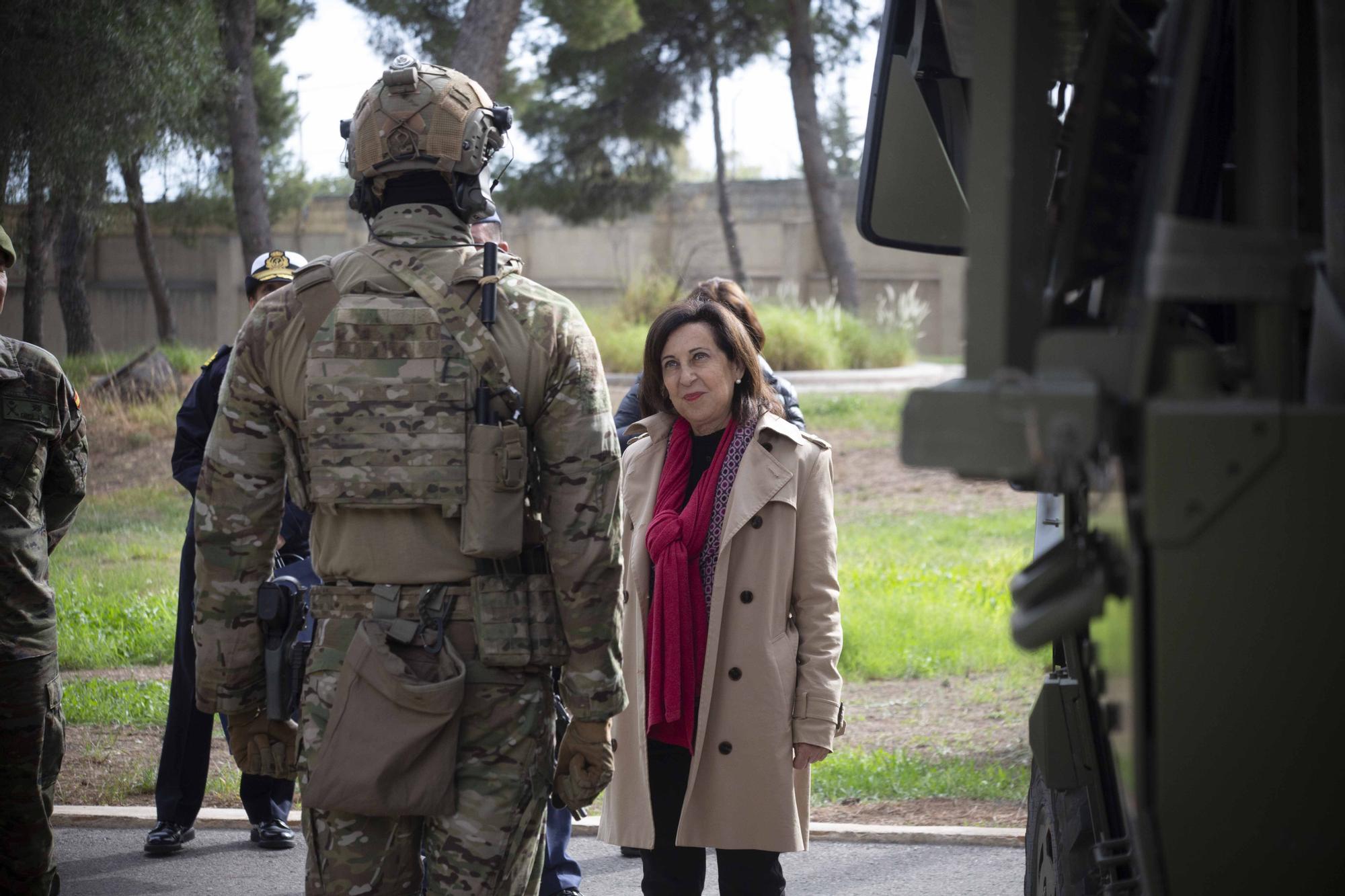 La ministra de Defensa visita el Mando de Operaciones Especiales en Alicante - Información