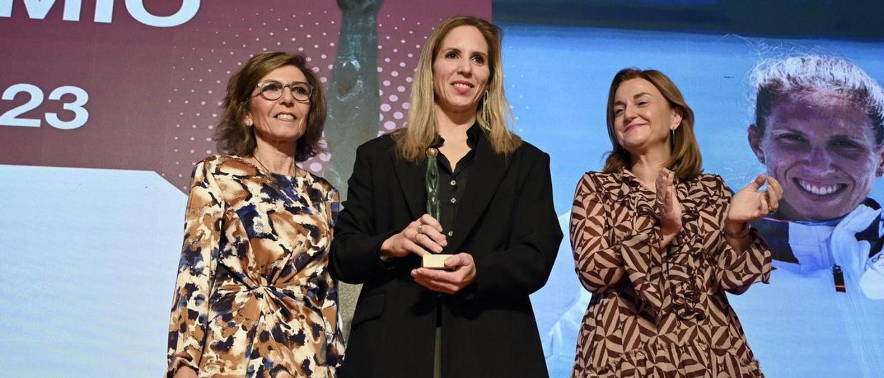 Teresa Portela recibe el Premio Executivas “feliz de seguir soñando y ...
