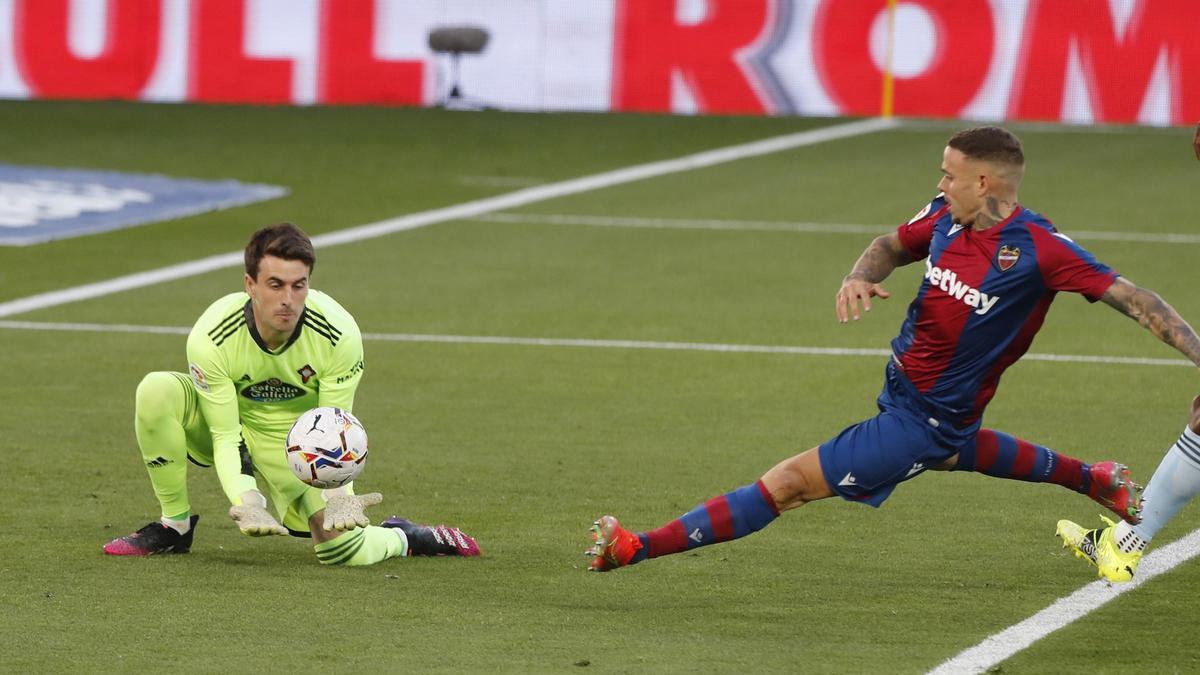 Iván Villar entra en la lista definitiva de Luis de la Fuente para los ...