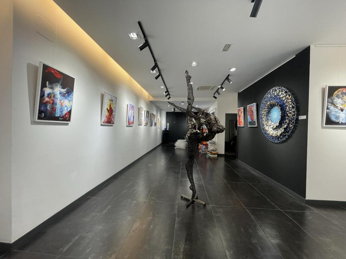 Obras de arte solidarias por Navidad: Neusha Sharifi dona 20 cuadros a ...