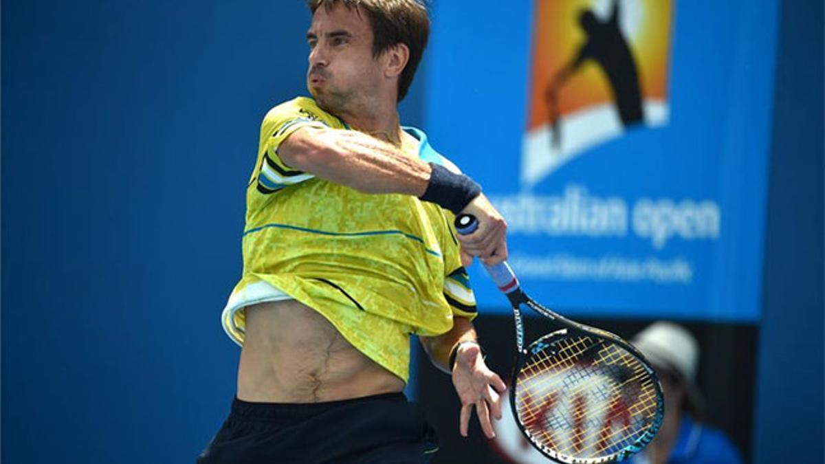 Robredo sufre pero supera la primera ronda del Open de Australia