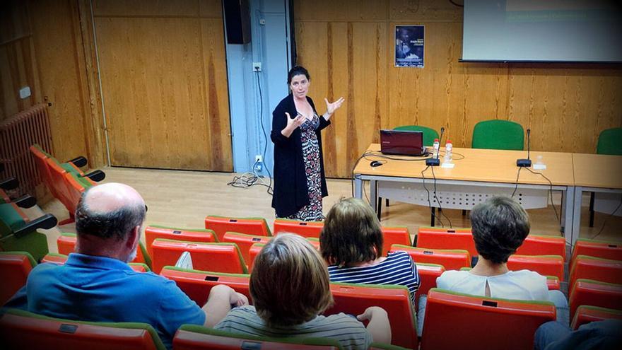Conferencia Isabel Navarro - Un detective llamado ADN