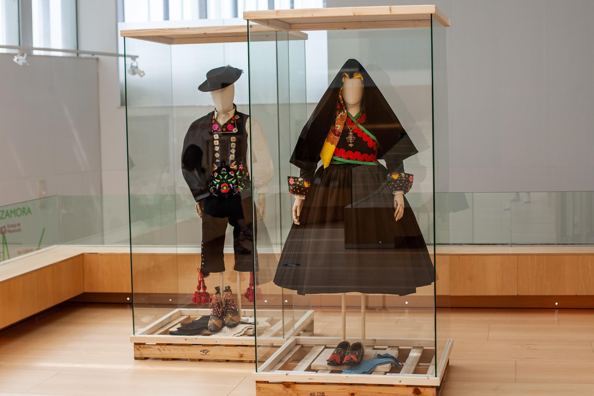 GALERÍA | La inauguración de la muestra de indumentaria tradicional en ...