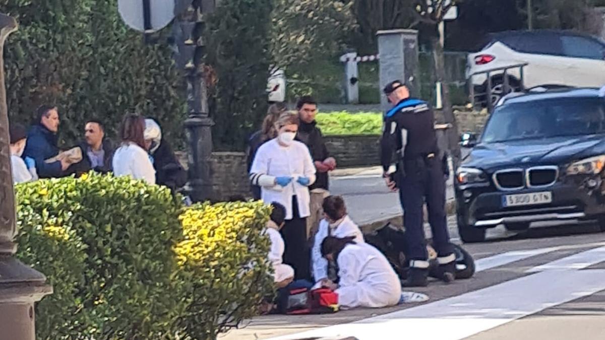 Herida leve una mujer de 85 años tras ser atropellada por una moto en Oviedo - La Nueva España