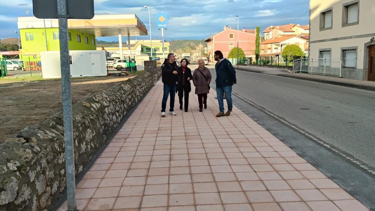 OBRAS EN LLANES | Llanes concluye una acera junto a la AS-379 en Posada ...