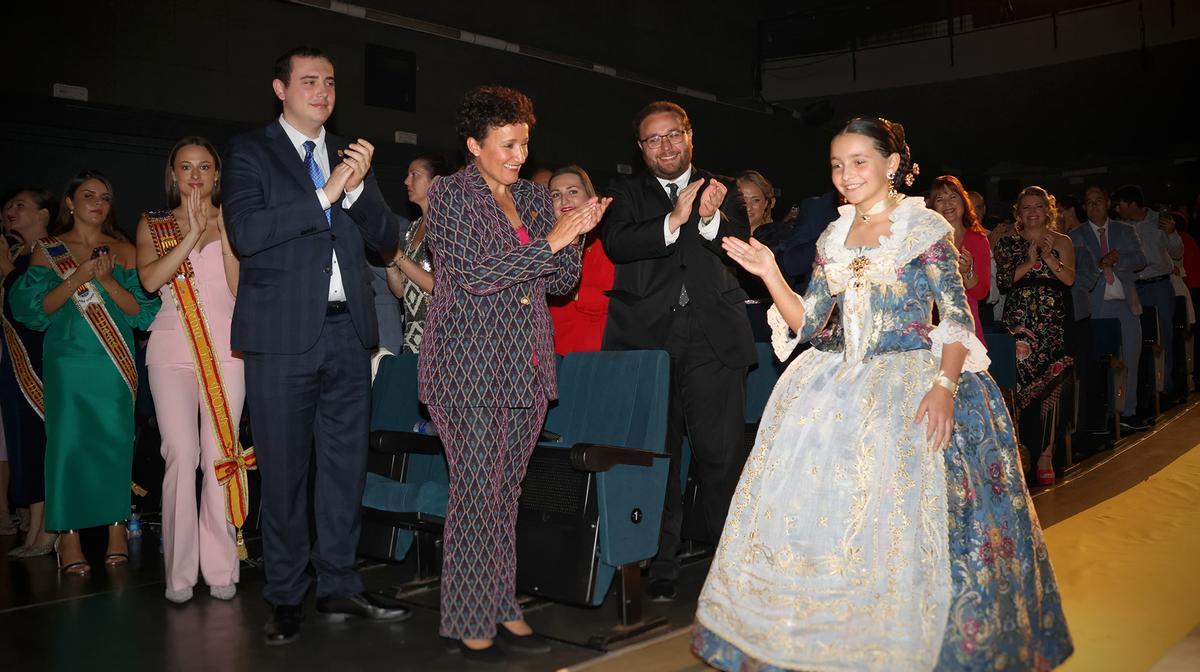 REINA FIESTAS ONDA I Proclaman a María Belloso como reina infantil de ...
