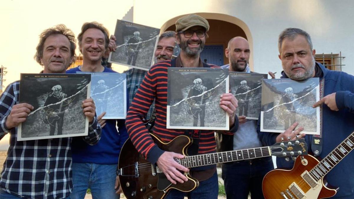 Ricky Gil: "No necesito coros, prefiero un buen 'riff' de guitarra"