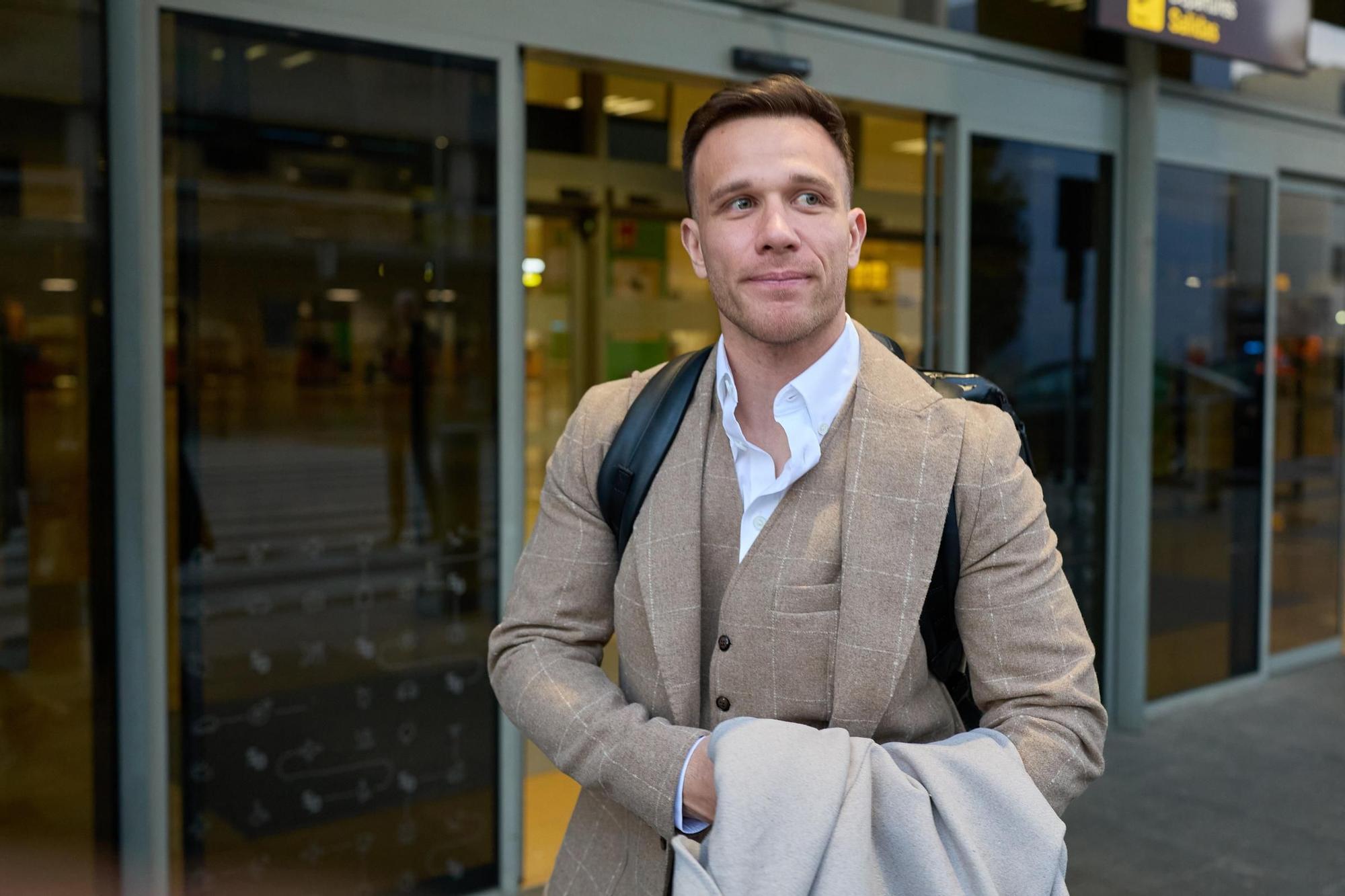 L'arribada d'Arthur Melo a l'aeroport de Girona