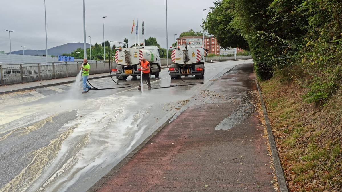 El derrame de líquidos resbaladizos obliga a cortar tres horas la ...