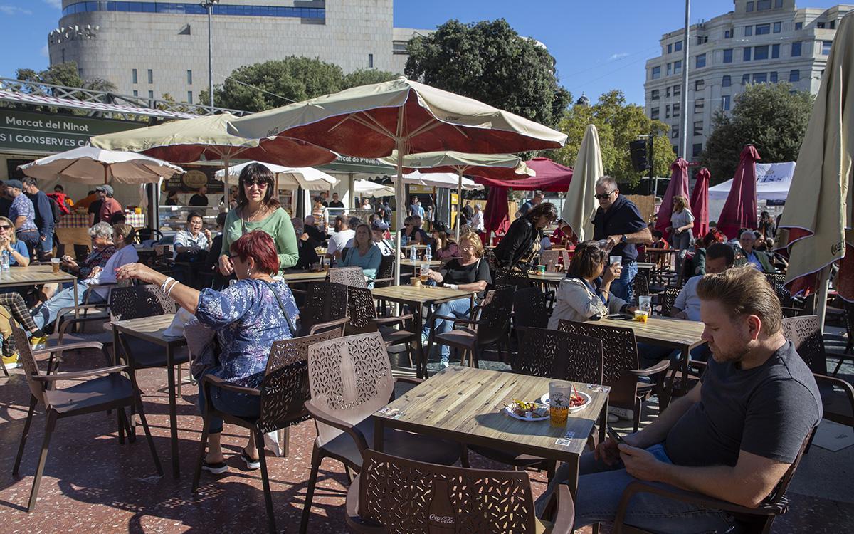'Mercat de Mercats' degustación de comida en la plaza Catalunya