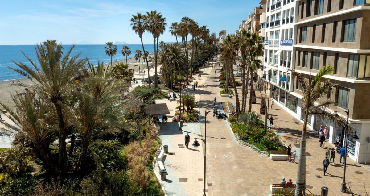 Estepona estrena uno de los mayores paseos marítimos de España