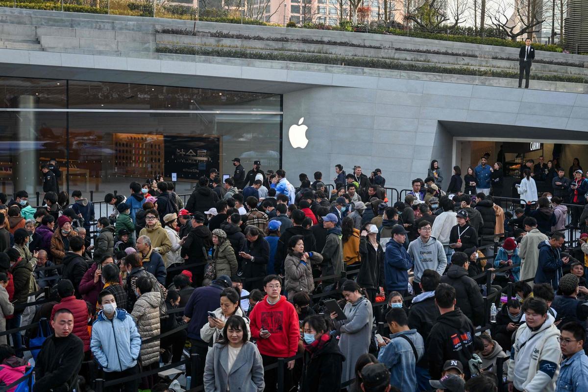La tienda más grande de Apple en Asia abre sus puertas en Shanghái | FOTOS