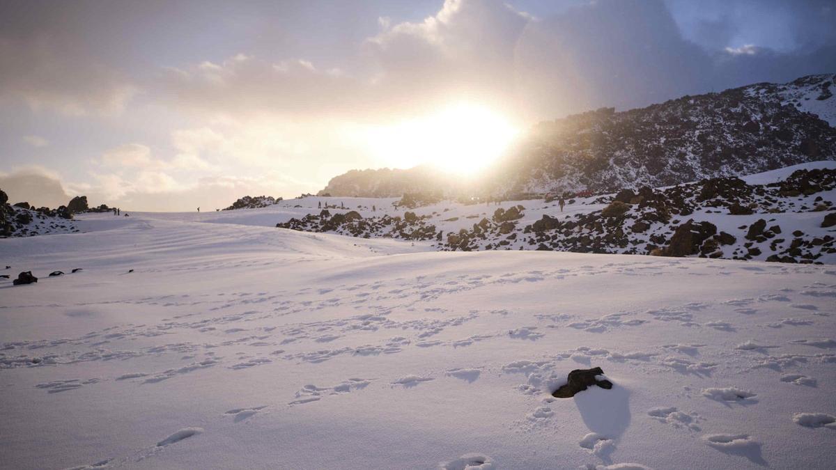 El cambio climático derrite el Teide: ya nieva la mitad de lo esperado ...