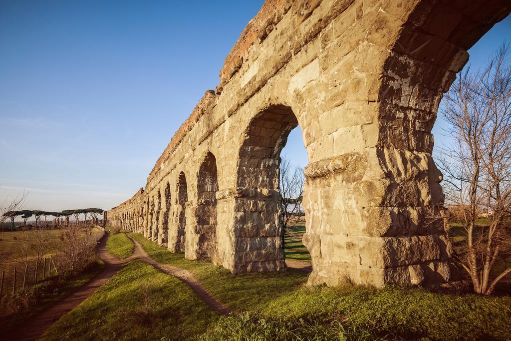 Encuentran una estatua de 2.000 años de antigüedad en una alcantarilla ...