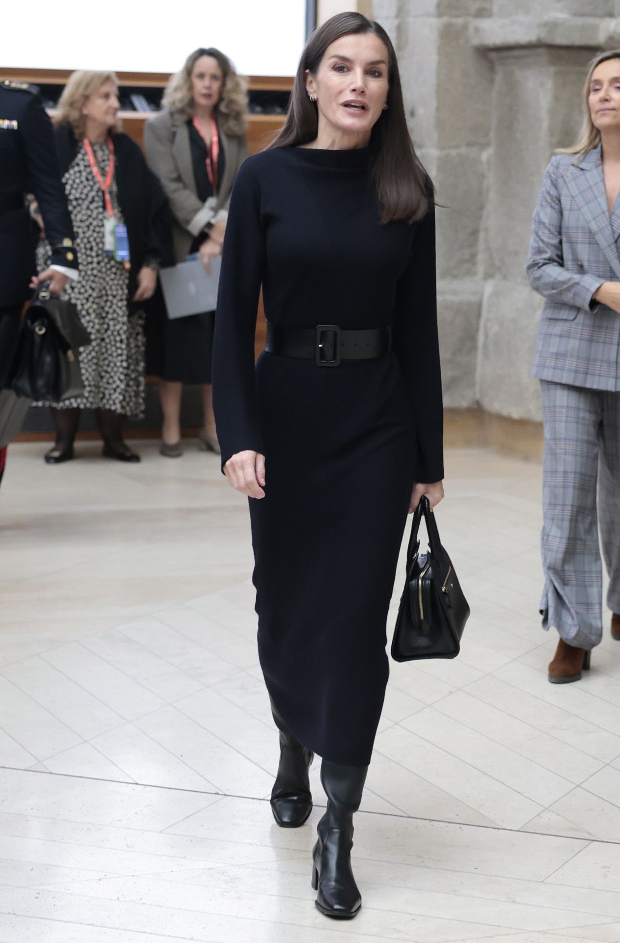 REINA LETIZIA HOY | El acertado estilismo de la reina Letizia para su ...
