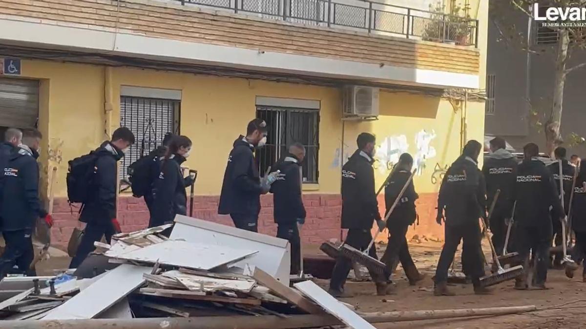 DANA VALENCIA: Un gran despliegue tomas las calles de alfafar