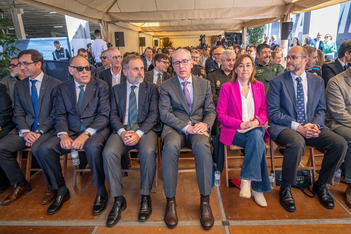 El Port de Barcelona estrena la conexión eléctrica de la terminal de ...