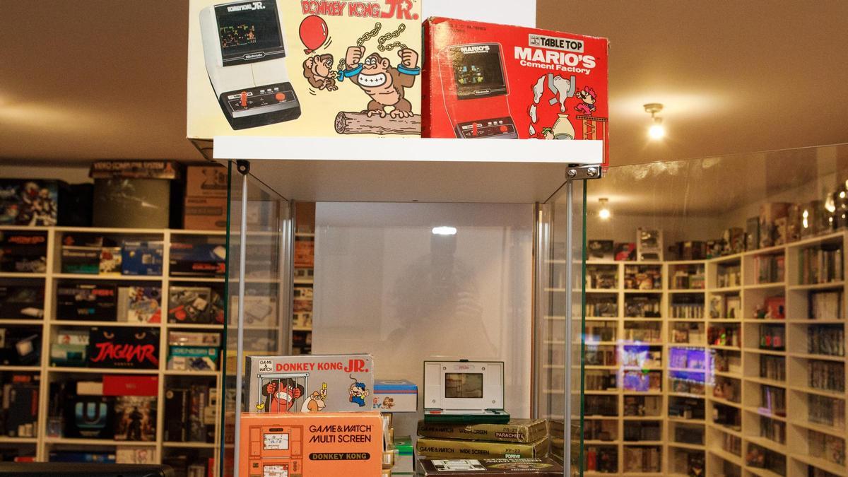 La retrocueva de los videojuegos: en este sótano de Barcelona hay 200 ...