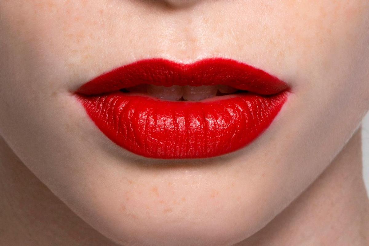¿Qué debemos hacer para lucir unos labios mate perfectos? - Woman