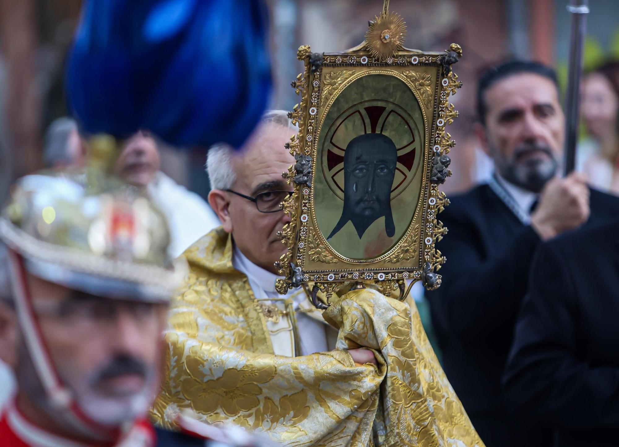 Procesión de la Virgen del Remedio y la Santa Faz por el casco antiguo ...