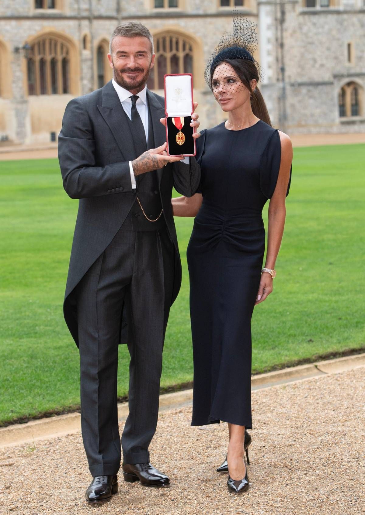 DAVID VICTORIA BECKHAM SIR LADY | El debut de David y Victoria como Sir ...