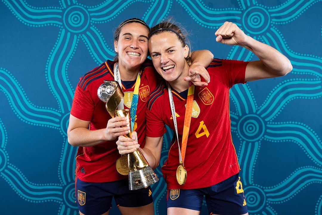 Las fotos de Mariona y Cata con la Copa del Mundo - Diario de Mallorca