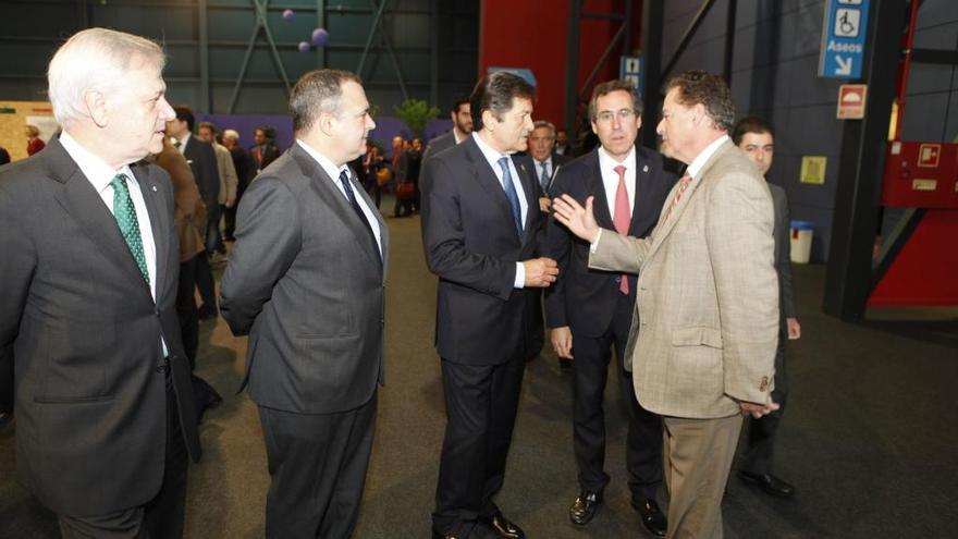 Javier Fernández resalta que la industria es el porvenir de Asturias