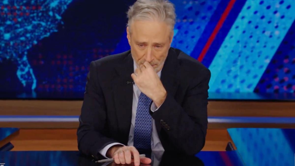 El presentador Jon Stewart llora la muerte de su perro en pleno directo ...