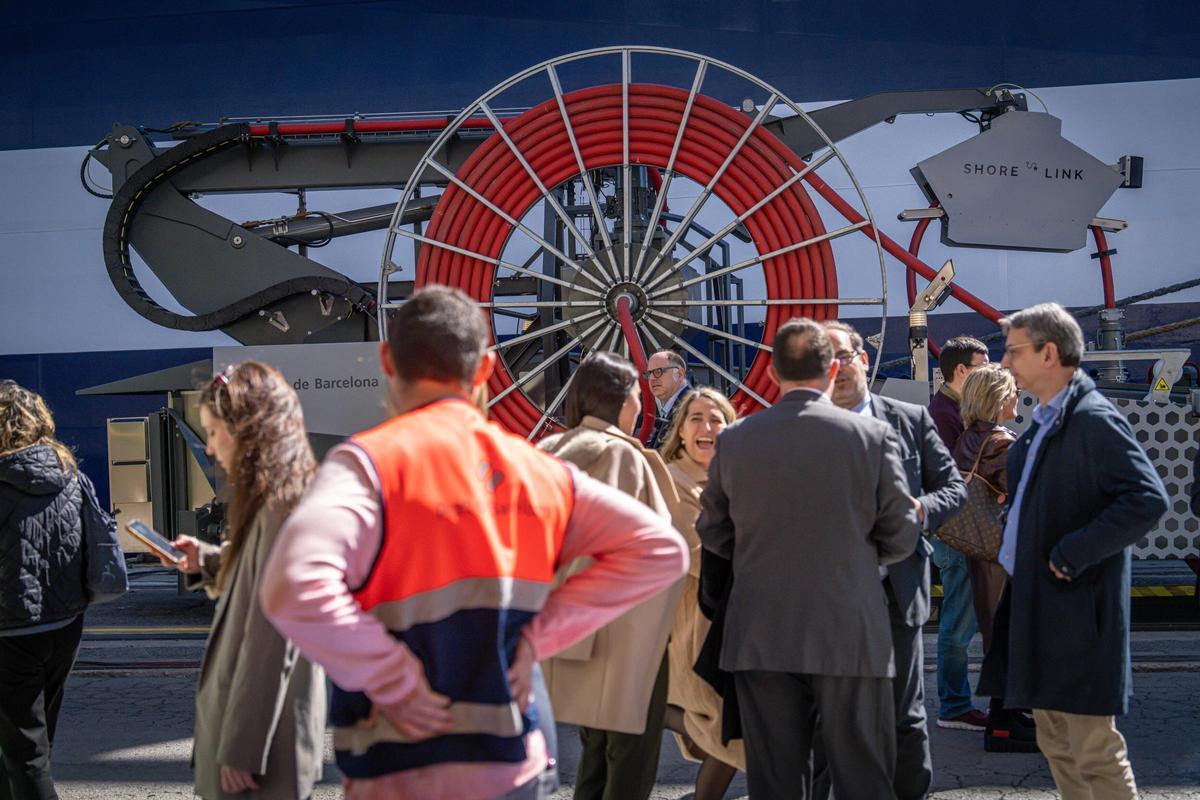 El Port de Barcelona estrena la conexión eléctrica de la terminal de ...