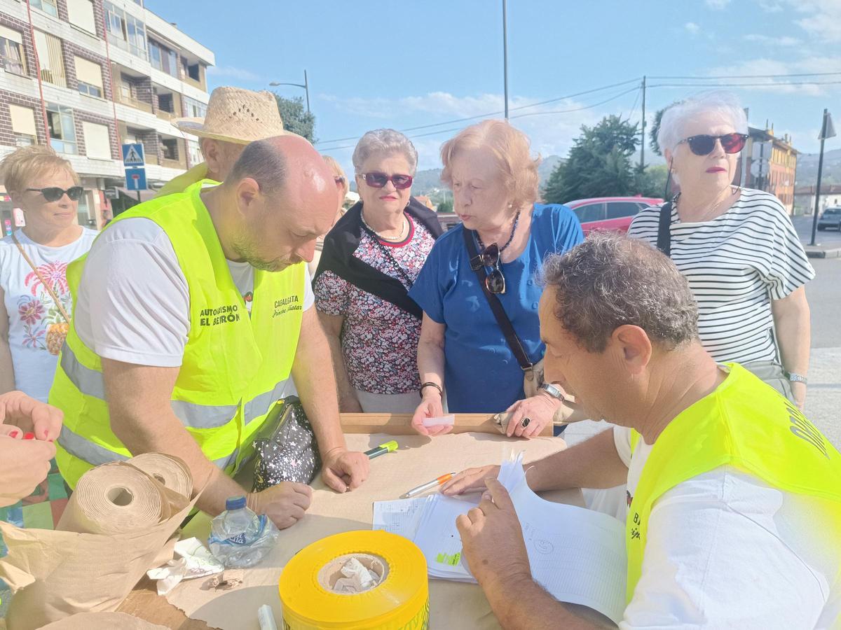 Así fue la primera comida en la calle de El Berrón