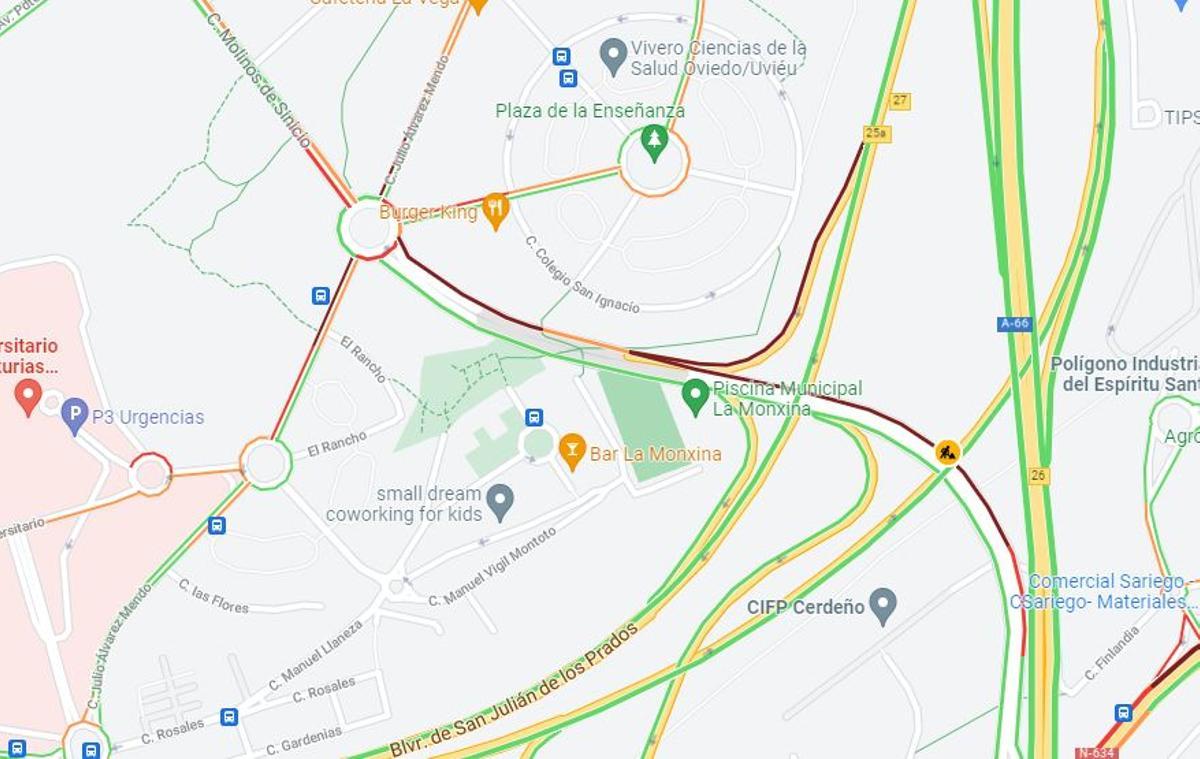Colapso en el entorno del HUCA para acceder al autocovid y a la zona de ...