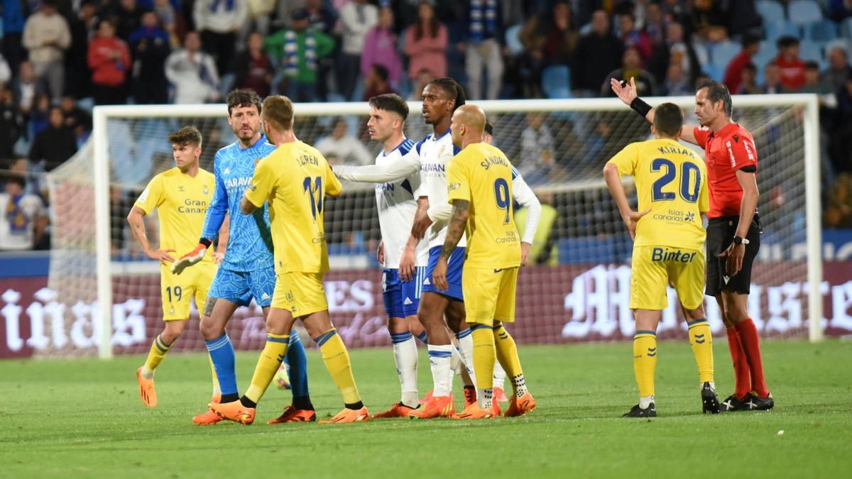 Real Zaragoza: La roja a Cristian y la roja directa a Milla Alvéndiz