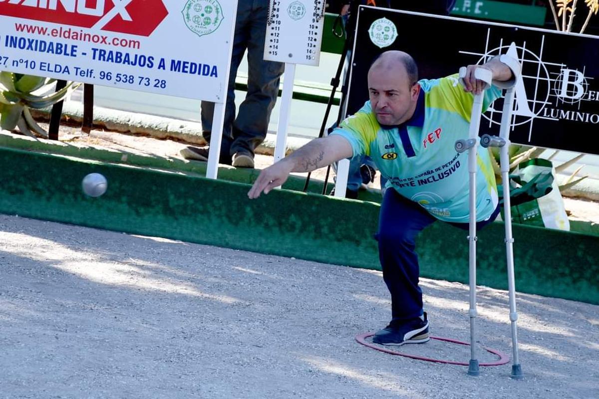 El árbitro que perdió una pierna en un accidente y ahora triunfa en la ...